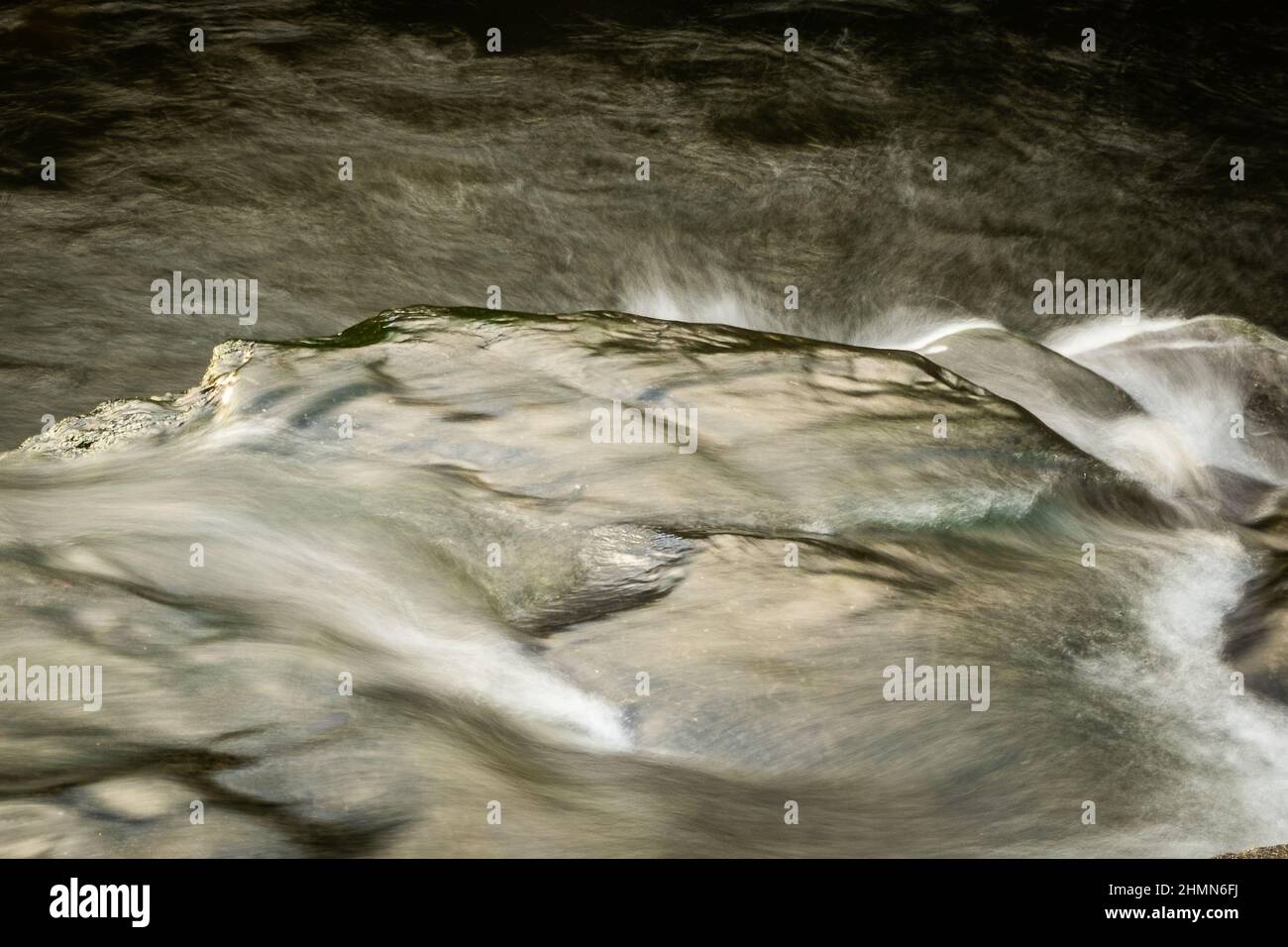 Lip of a waterfall hi-res stock photography and images - Alamy