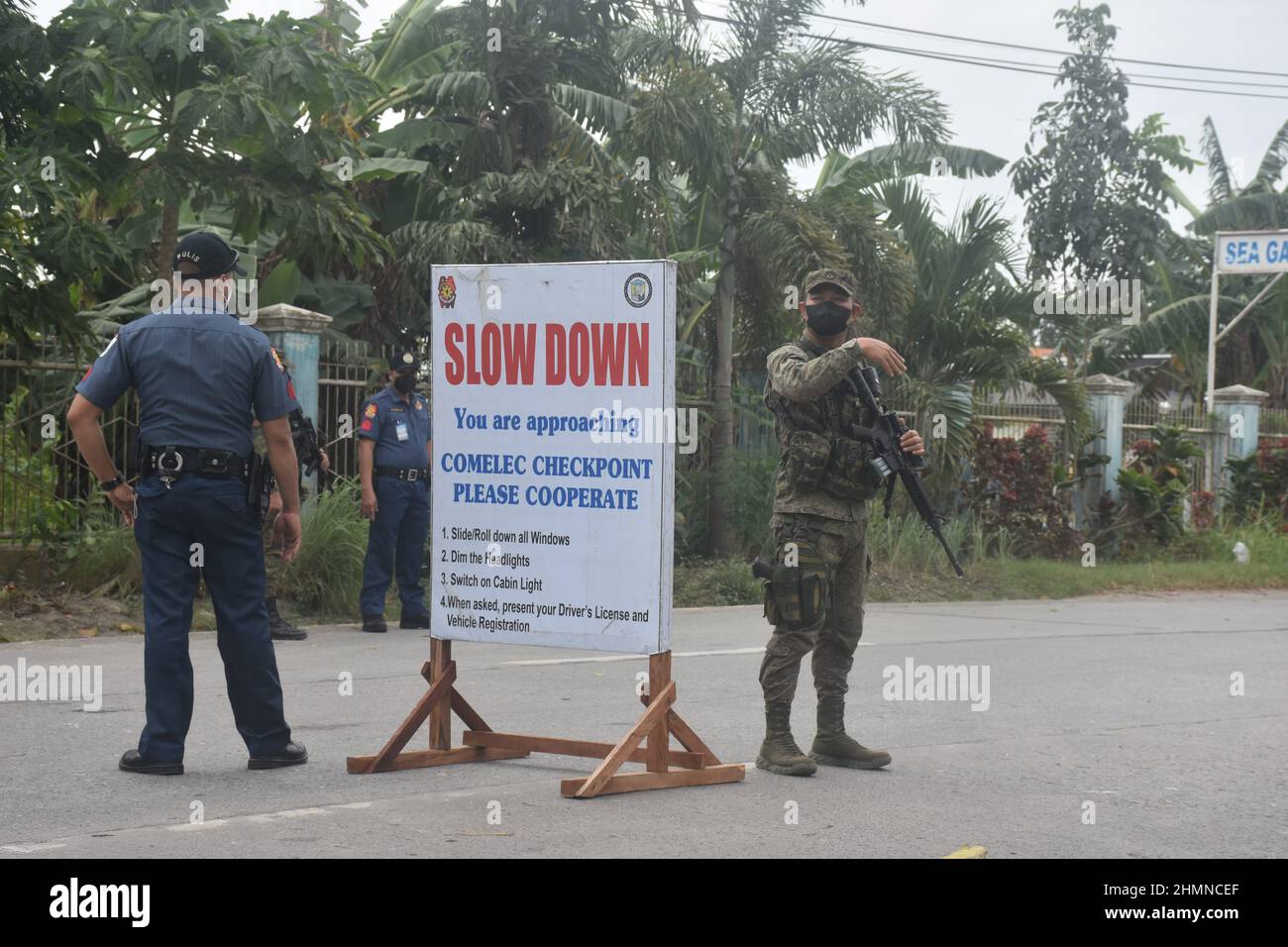 Pnp Checkpoint Covid 19 Coronavirus: Motorist Drives Down Truck Lane