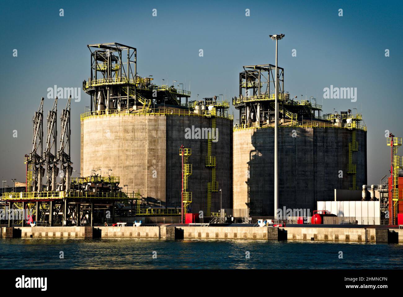 Oil refinery business hi-res stock photography and images - Alamy