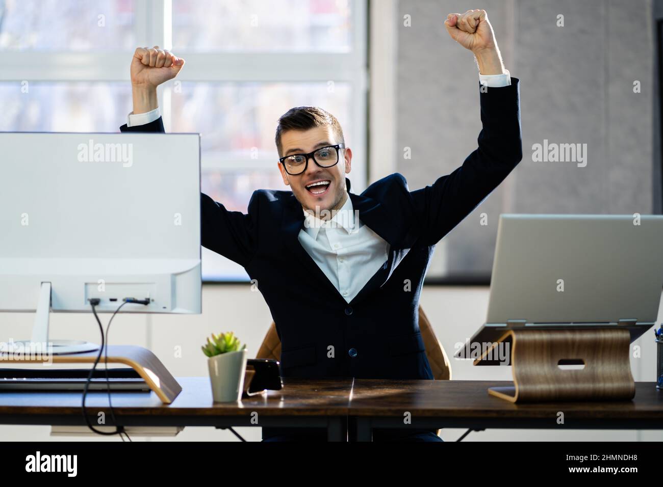Young professional new job office hi-res stock photography and images ...