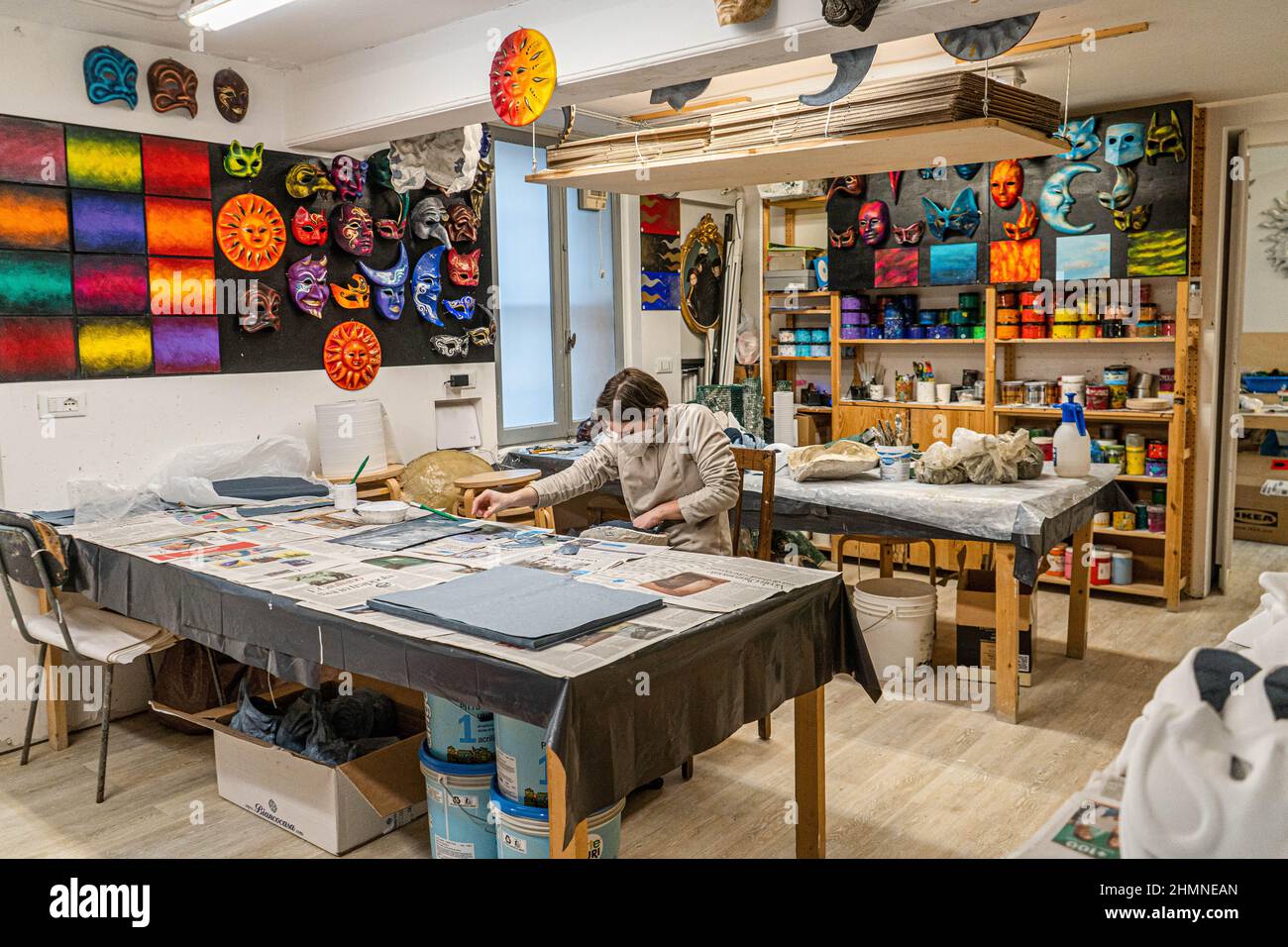 Venice, Italy. 11th Feb, 2022. Handcraft artist, Marina prepares a ...