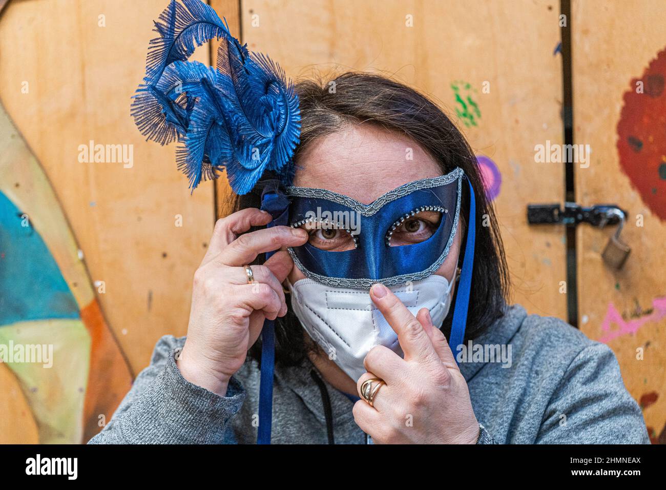 Venice, Italy. 11th Feb, 2022. Handcraft artist Veronica wears a papier ...