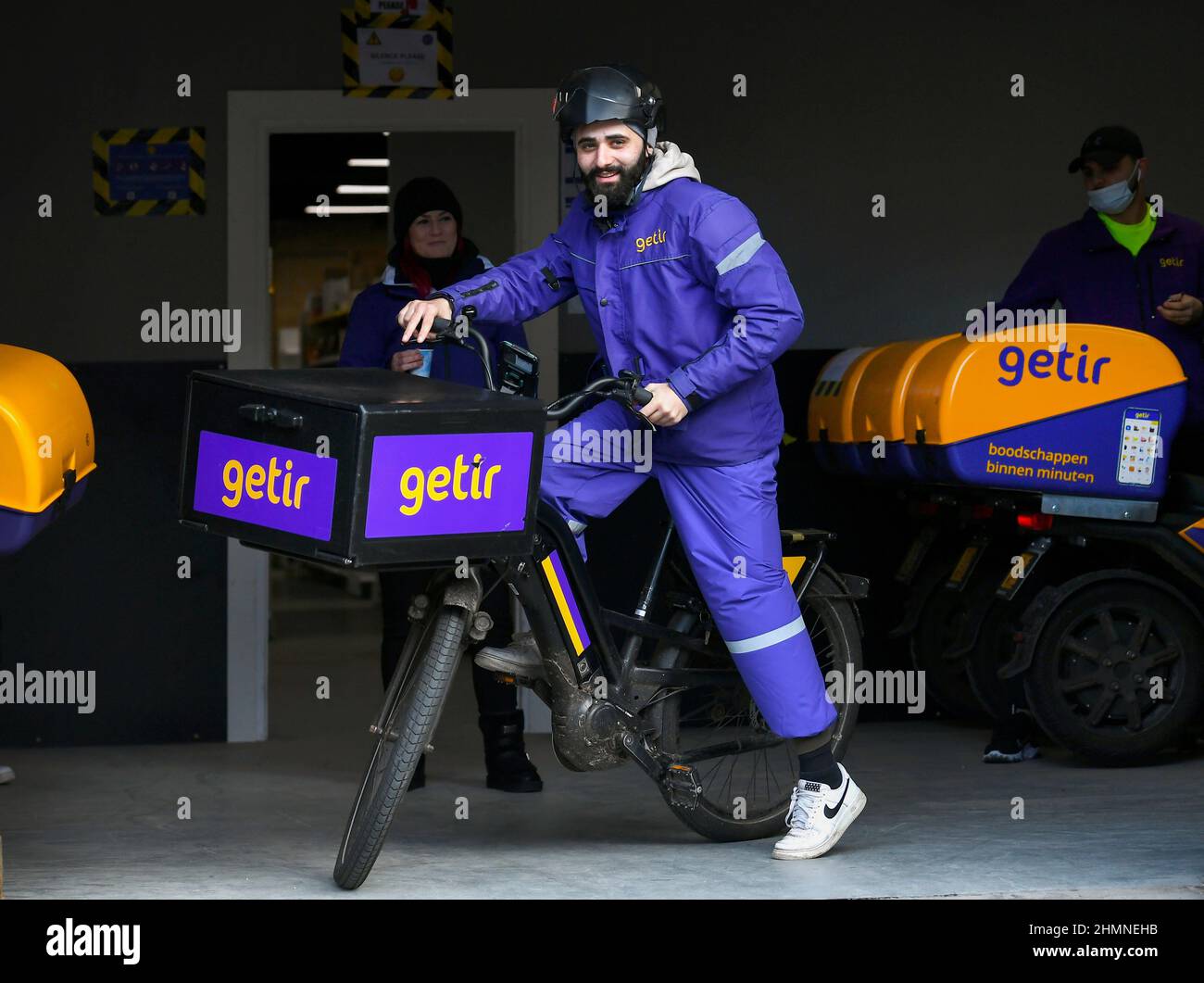Getir delivery hi-res stock photography and images - Alamy
