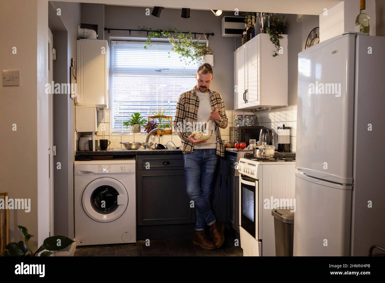 Kitchen routine hi-res stock photography and images - Alamy