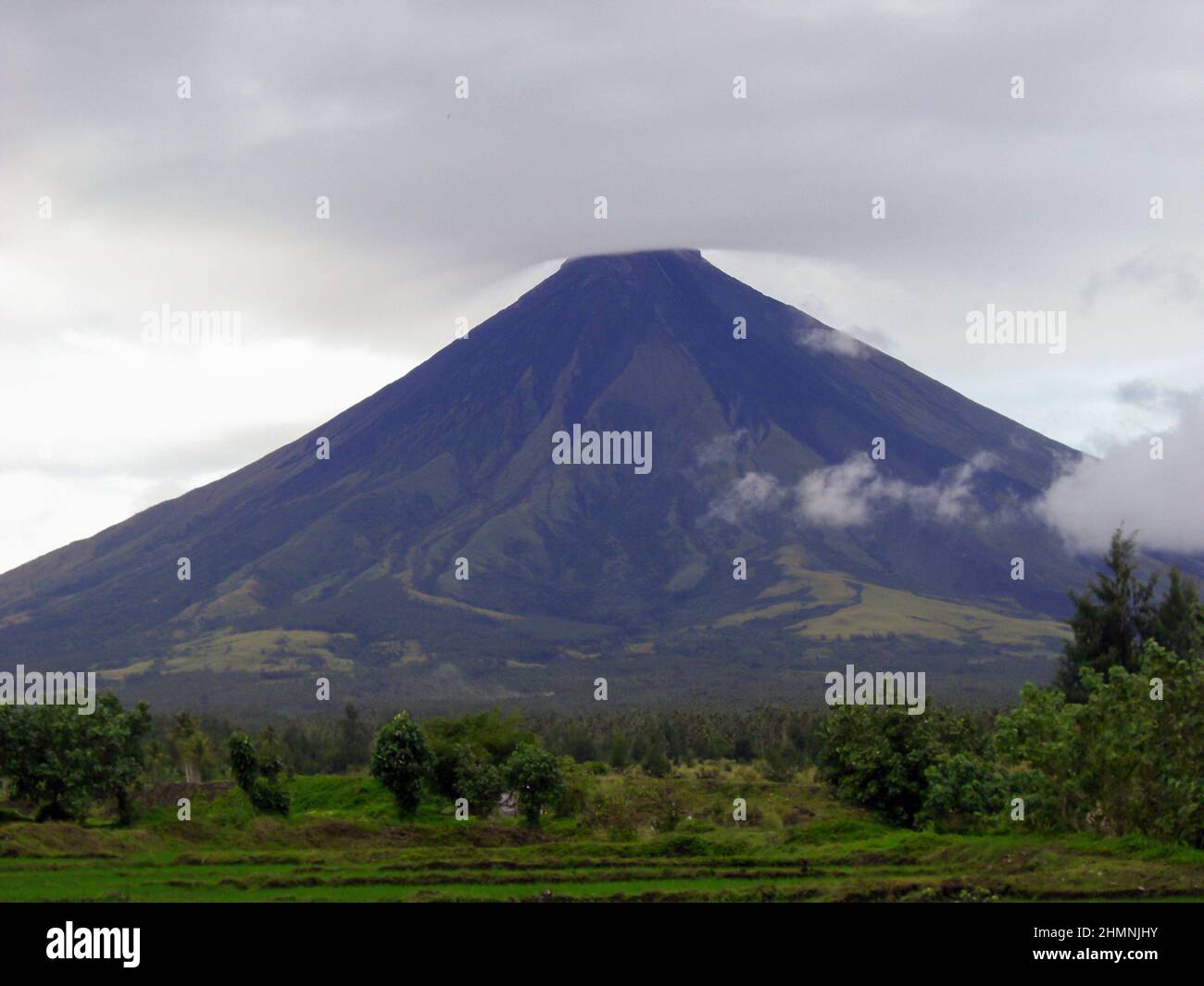 Amazing mount Mayon an active volcano on the Philippines January 18 ...