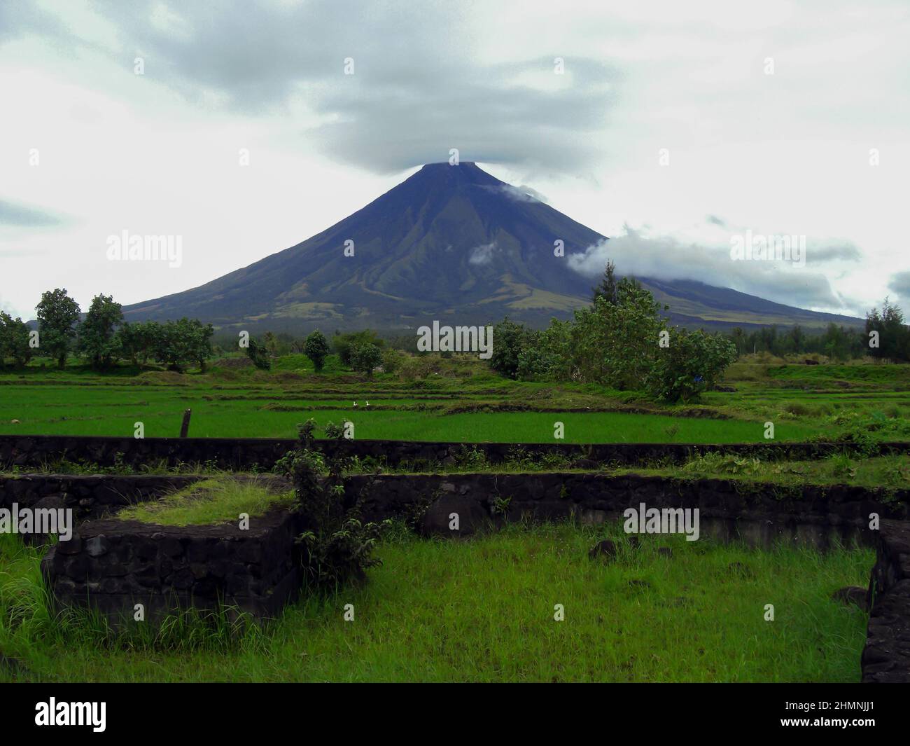 Amazing mount Mayon an active volcano on the Philippines January 18 ...
