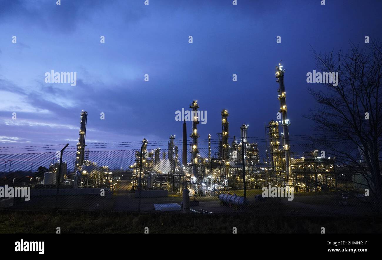 PRODUCTION - 07 February 2022, Schleswig-Holstein, Heide: View of the ...