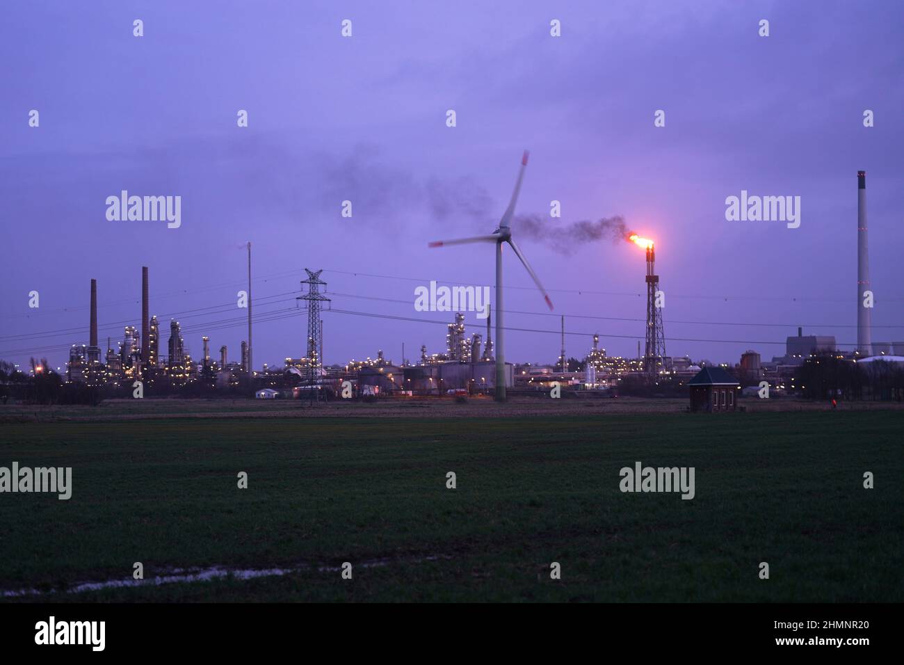 PRODUCTION - 07 February 2022, Schleswig-Holstein, Heide: View of the ...