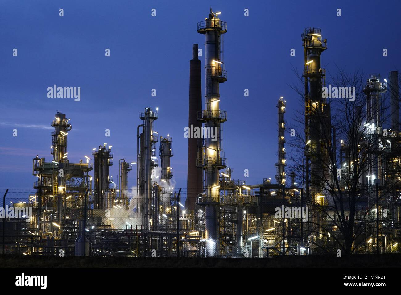 PRODUCTION - 07 February 2022, Schleswig-Holstein, Heide: View of the ...