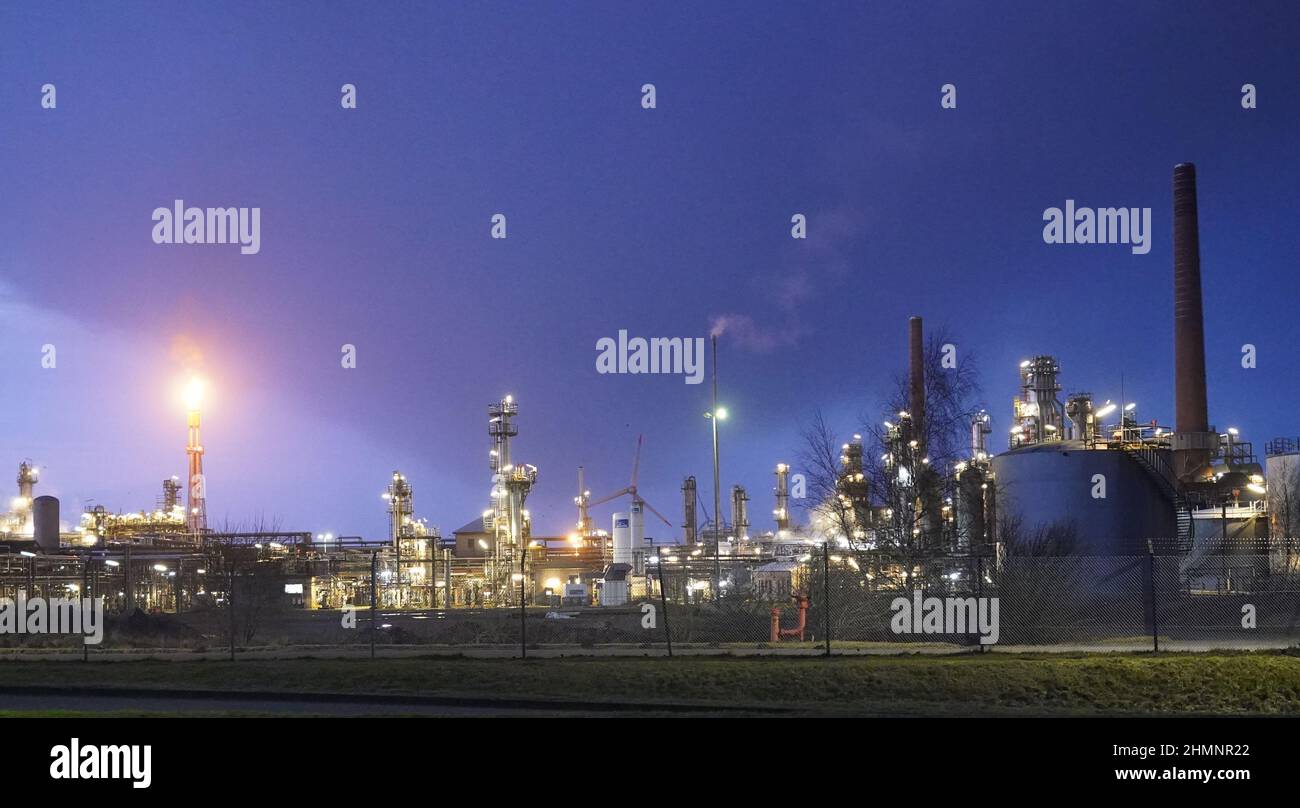 PRODUCTION - 07 February 2022, Schleswig-Holstein, Heide: View of the ...