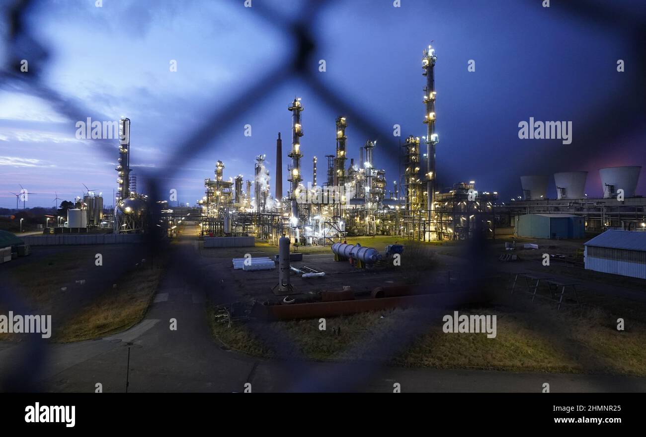 PRODUCTION - 07 February 2022, Schleswig-Holstein, Heide: View of the ...