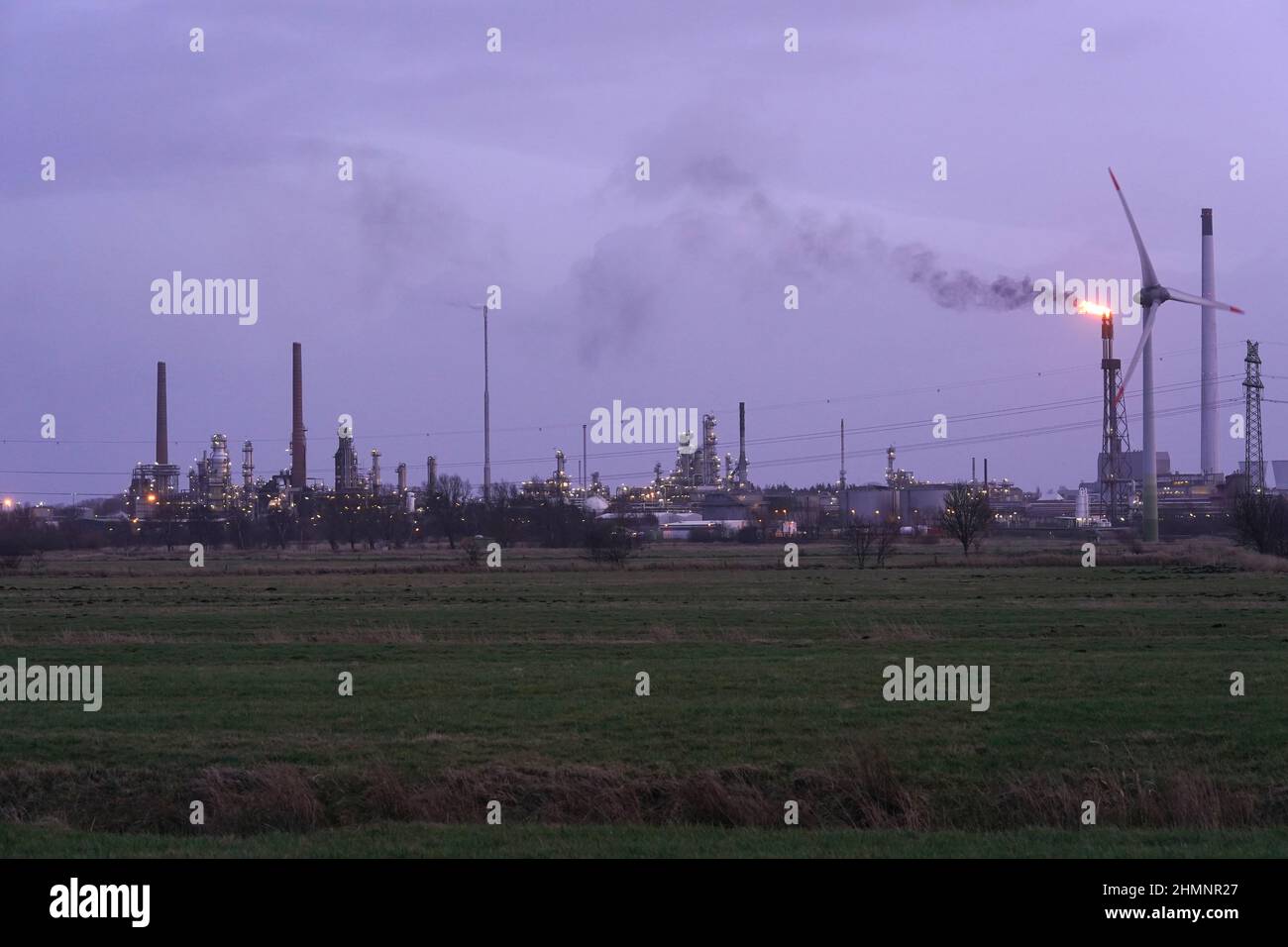 PRODUCTION - 07 February 2022, Schleswig-Holstein, Heide: View of the ...