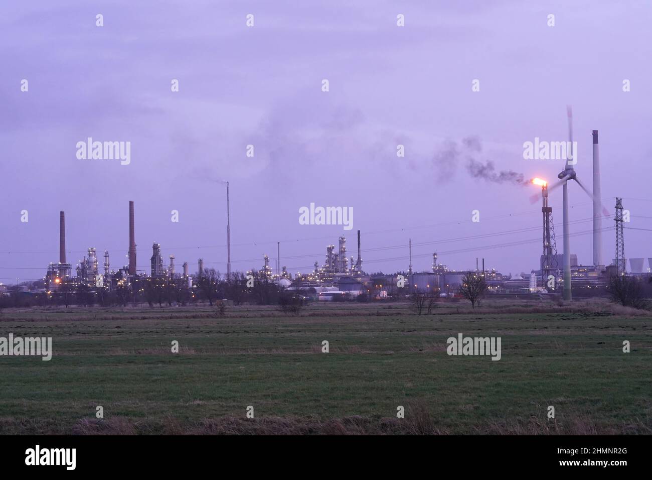 PRODUCTION - 07 February 2022, Schleswig-Holstein, Heide: View of the ...