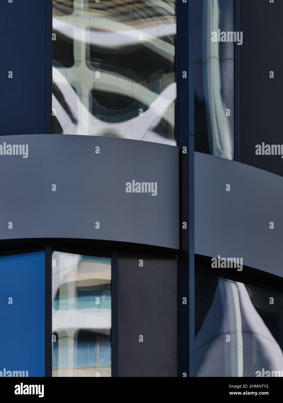 Glass windows architecture hi-res stock photography and images - Alamy