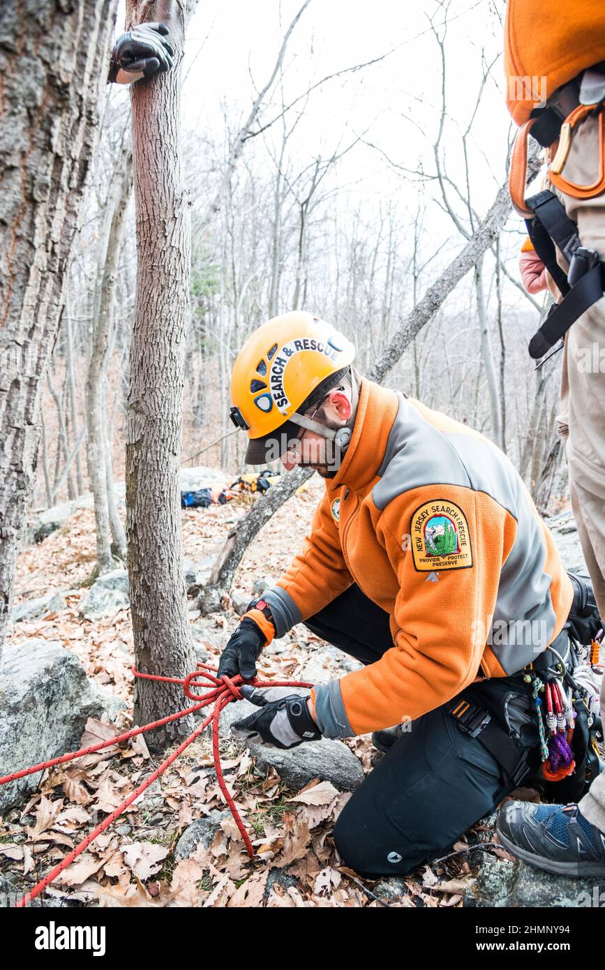 New Jersey Search and Rescue (NJSAR) Mountain Rescue Unit practice ...