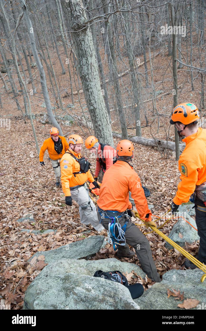 New Jersey Search and Rescue (NJSAR) Mountain Rescue Unit practice ...