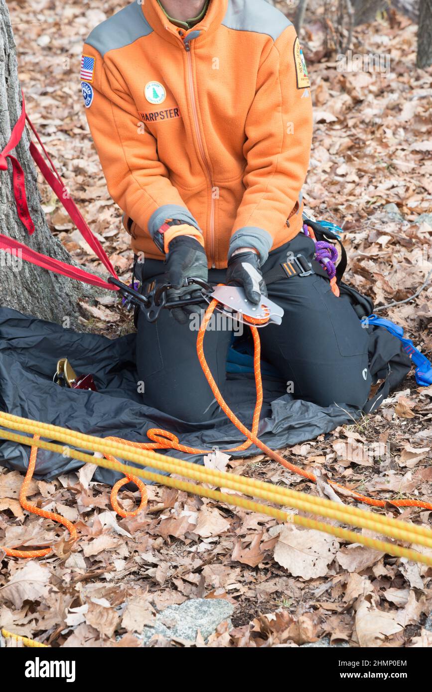 New Jersey Search and Rescue (NJSAR) Mountain Rescue Unit practice ...