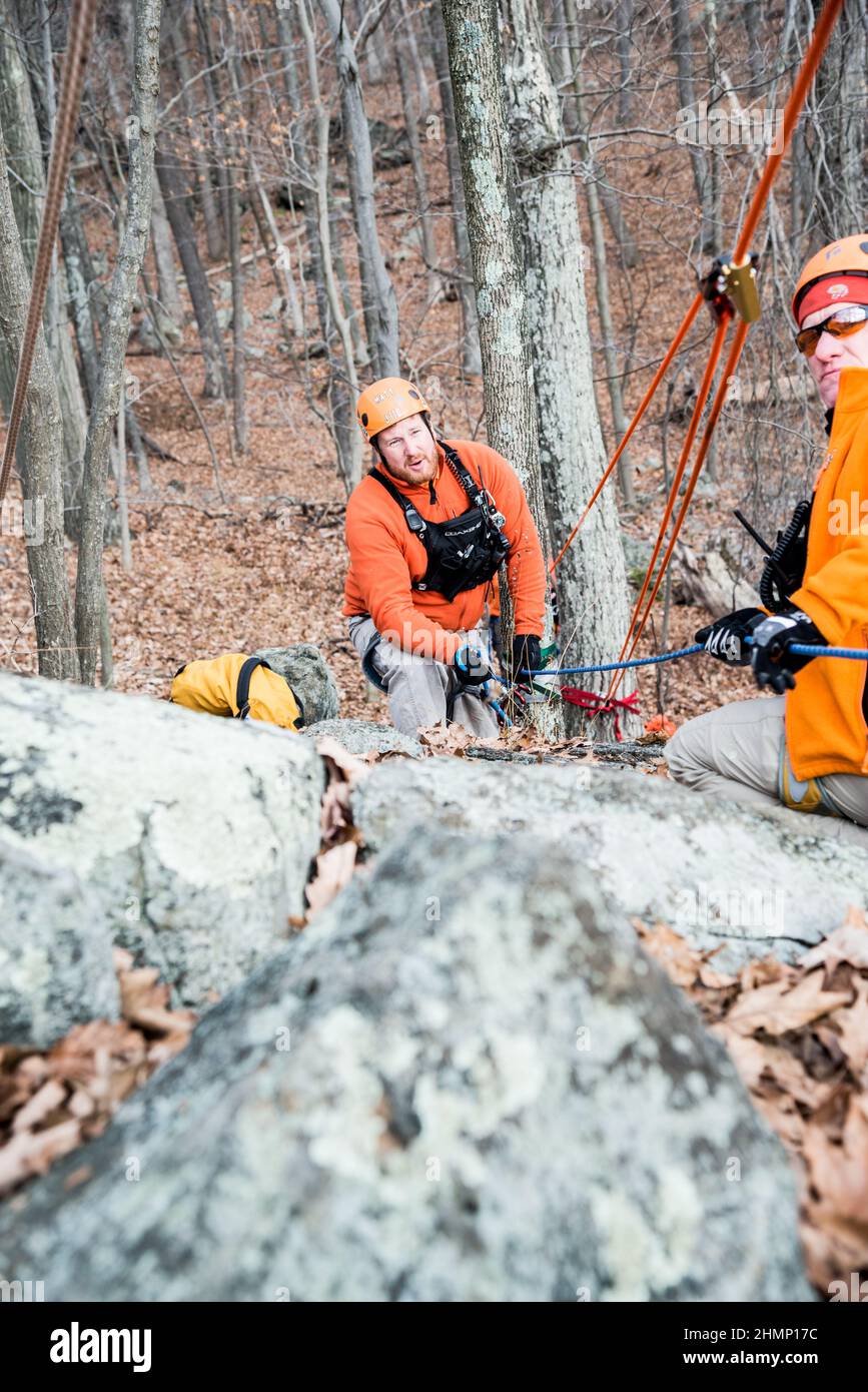 New Jersey Search and Rescue (NJSAR) Mountain Rescue Unit practice ...