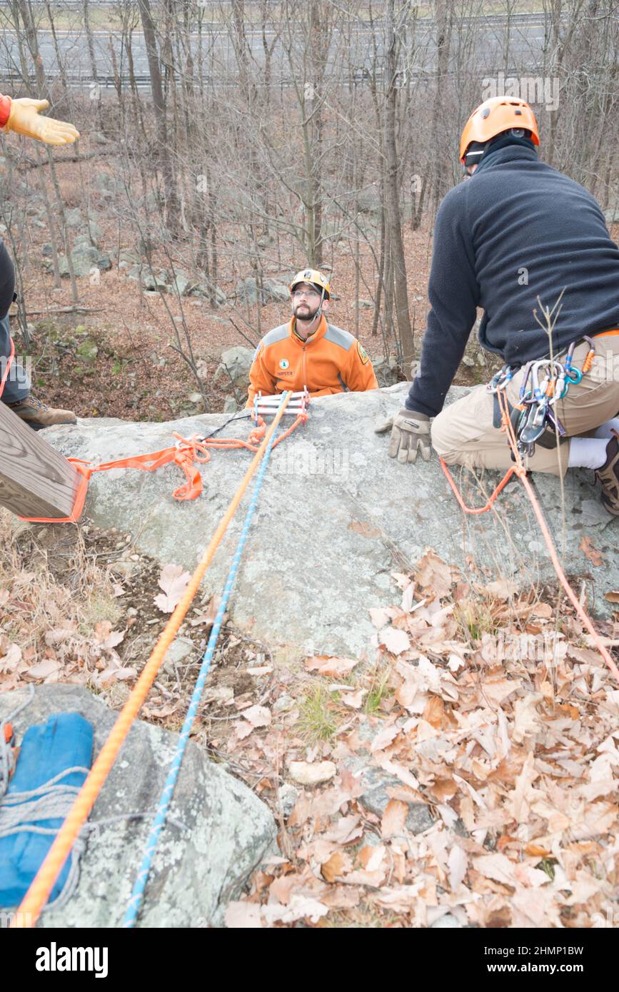 New Jersey Search and Rescue (NJSAR) Mountain Rescue Unit practice ...