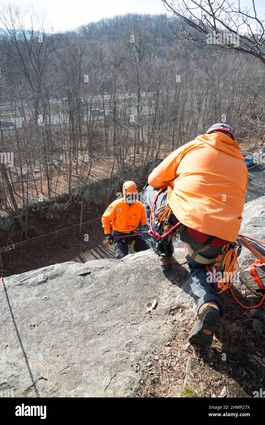 New Jersey Search and Rescue (NJSAR) Mountain Rescue Unit practice ...