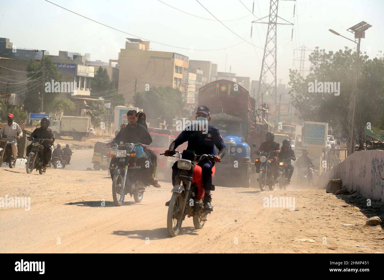 Pakistan. 11th Feb, 2022. KARACHI, PAKISTAN, FEB 11: Commuters are ...