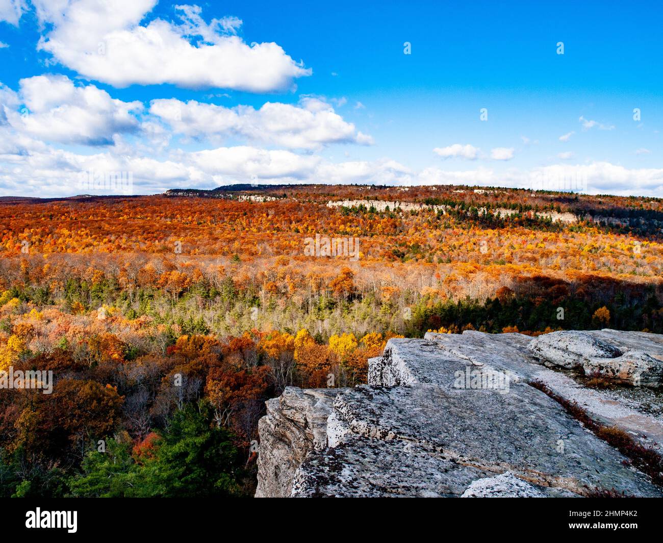 Fall views of the Shawanagunk Mountains, New Paltz, NJ USA. The Gunks ...