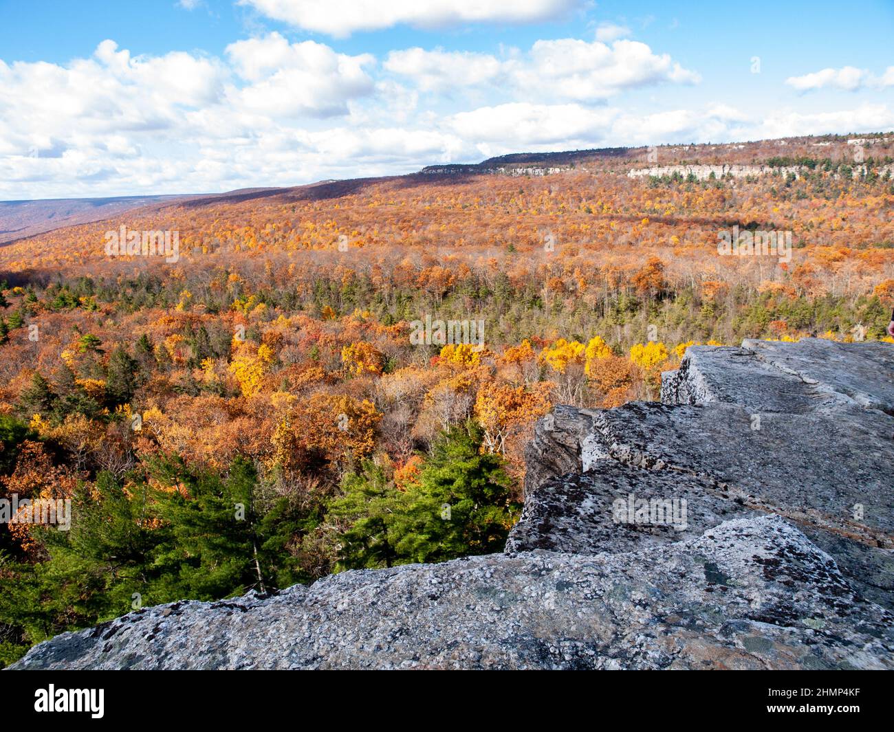 Fall views of the Shawanagunk Mountains, New Paltz, NJ USA. The Gunks ...