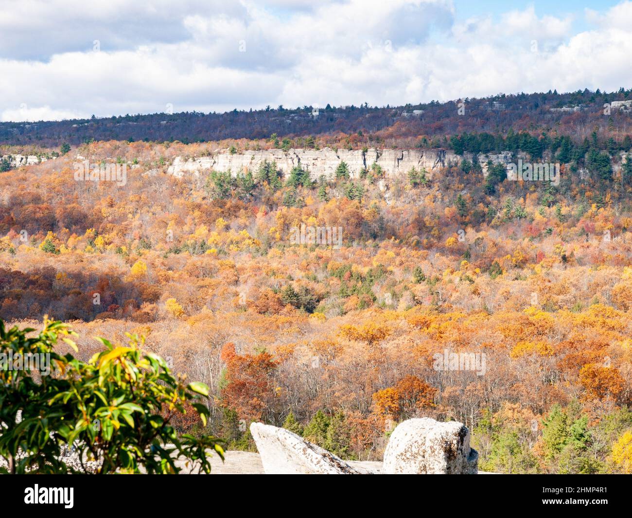 Fall views of the Shawanagunk Mountains, New Paltz, NJ USA. The Gunks ...