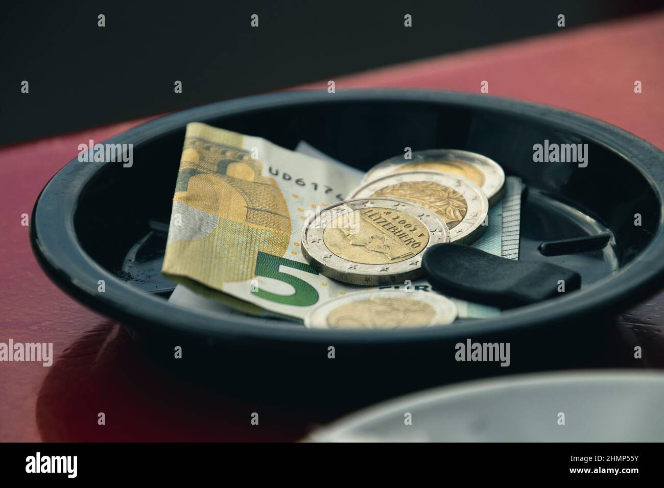 Euros restaurant bill hi-res stock photography and images - Alamy