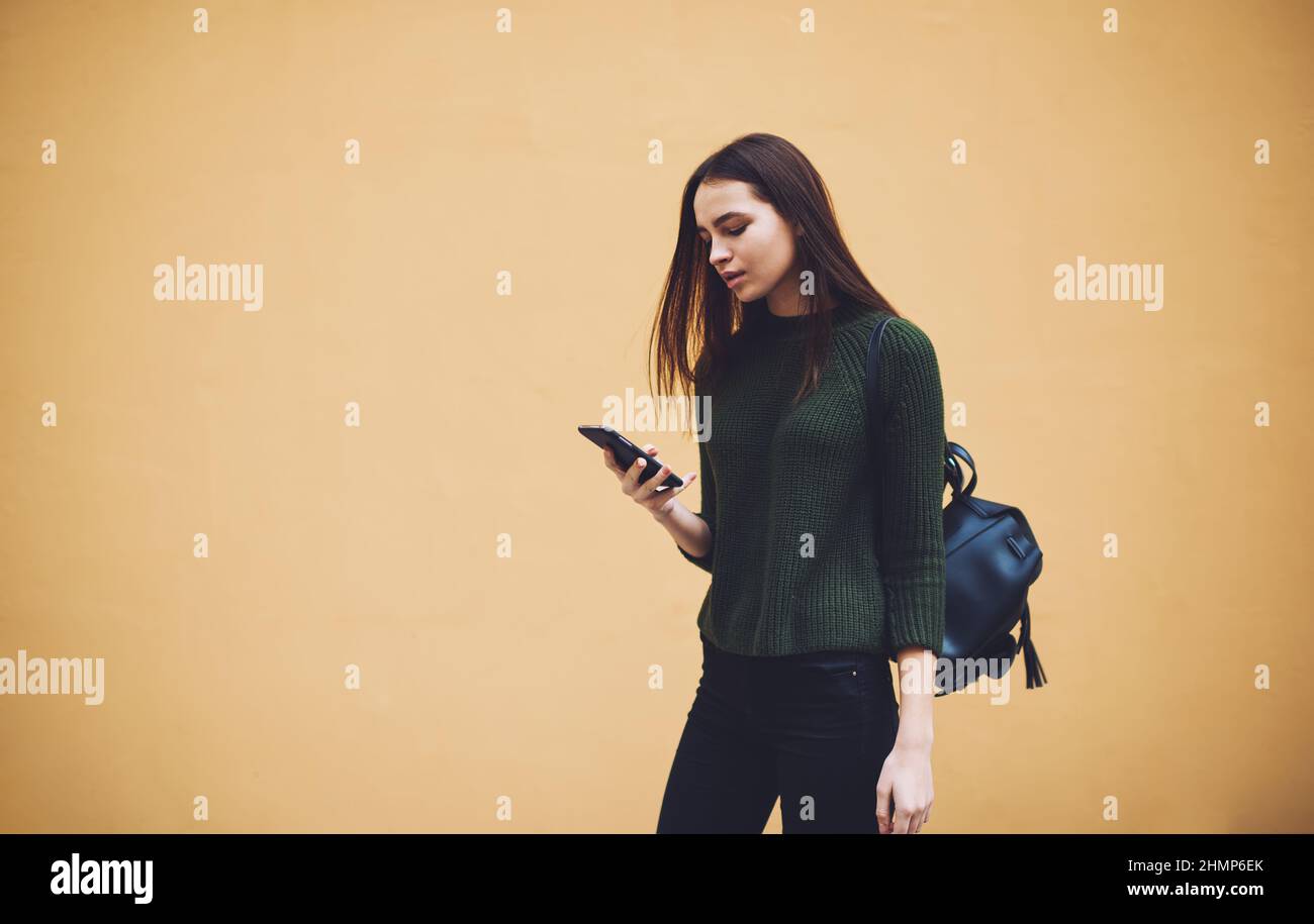 Teen messaging hi-res stock photography and images - Alamy