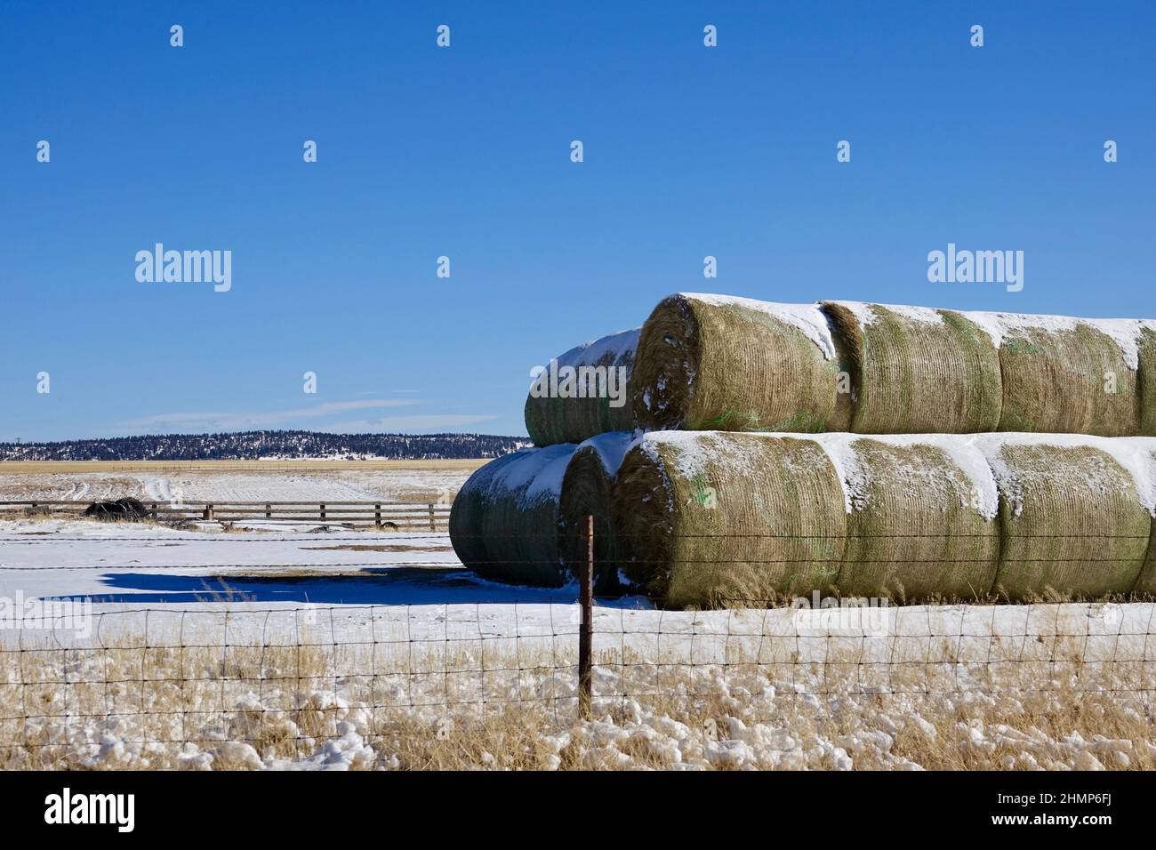 Bales stacks hi-res stock photography and images - Alamy