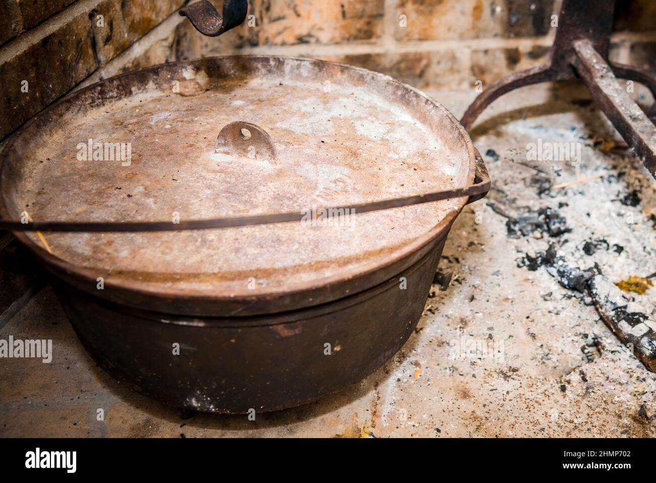 Cast iron cookware on colonial hearth Stock Photo - Alamy
