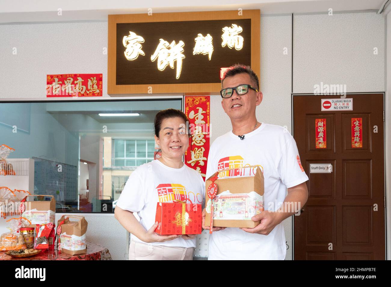 Kuala Lumpur, Malaysia. 24th Jan, 2022. Oh Chee Keong (R) and his wife ...