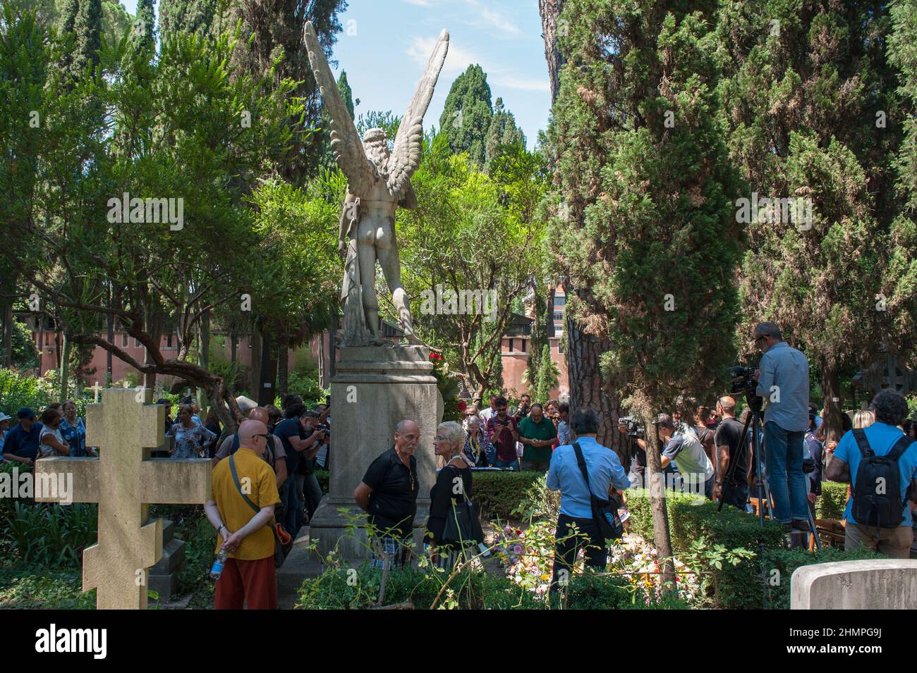 Camilleri buried in rome hi-res stock photography and images - Alamy