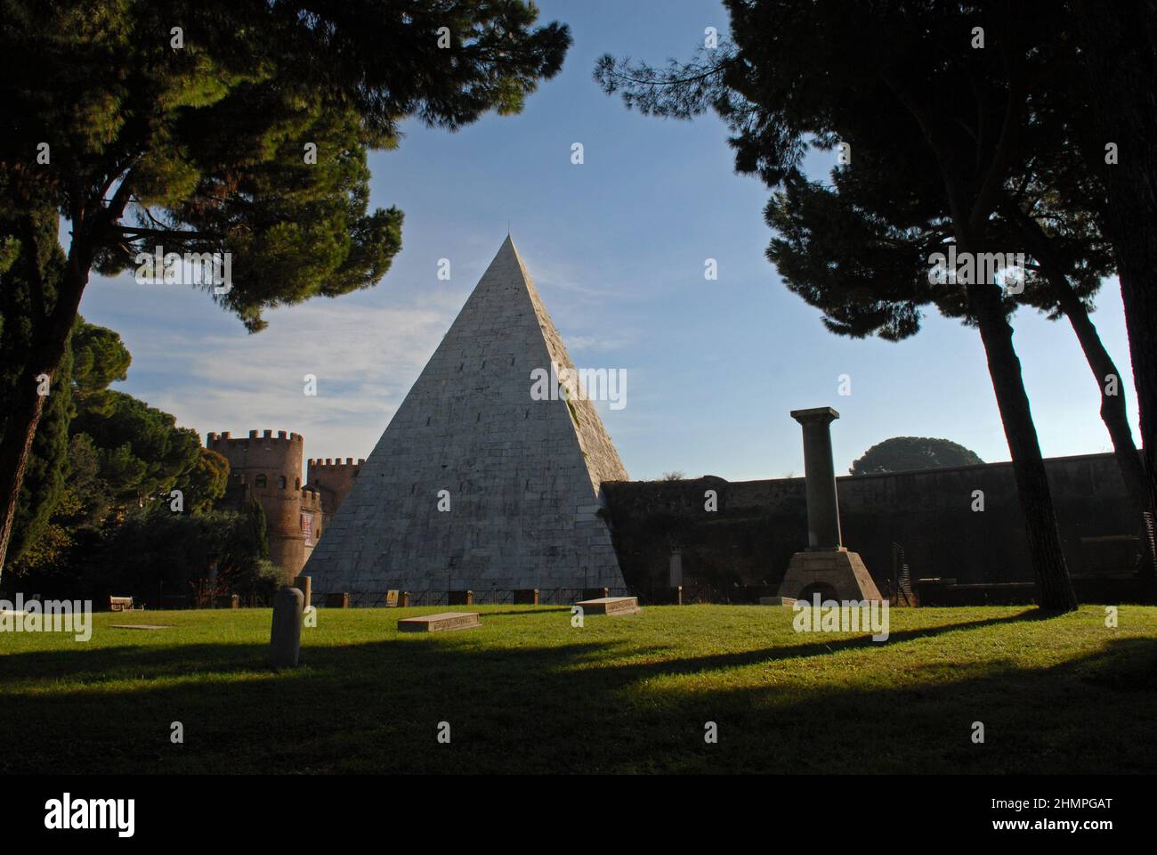 Piramide 11 hi-res stock photography and images - Alamy