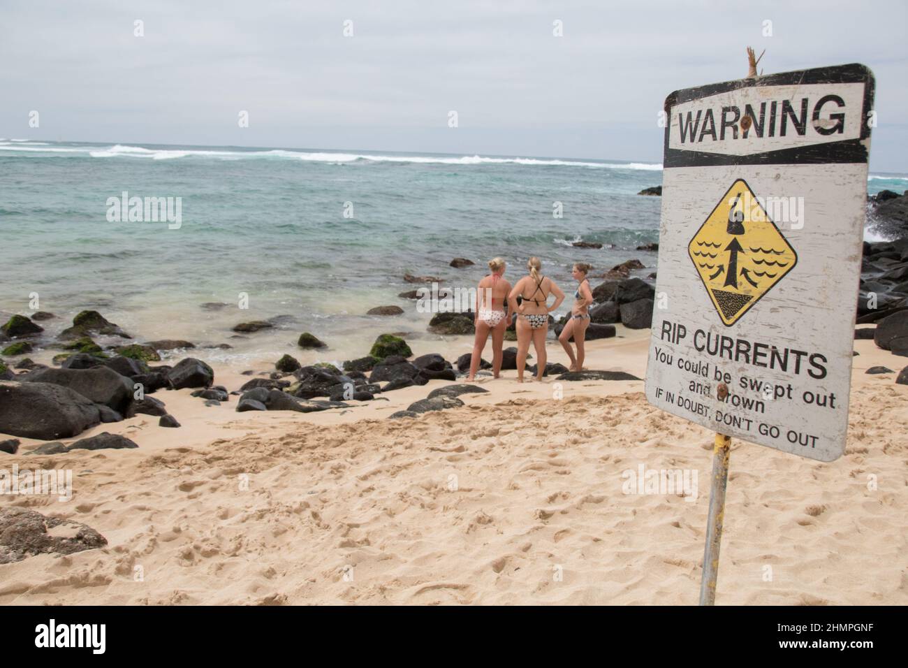 Beach warning signs hawaii hi-res stock photography and images - Alamy