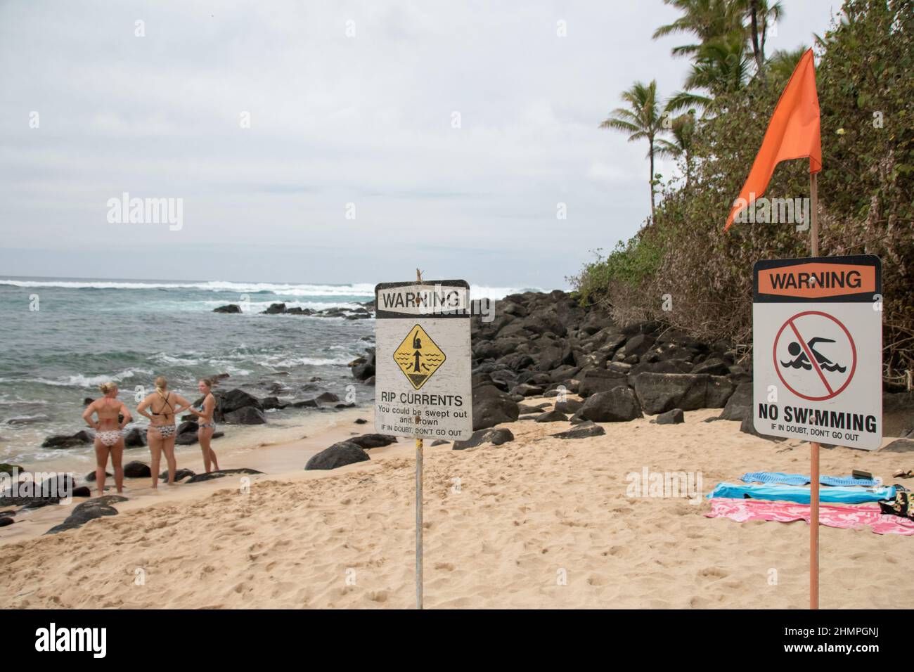 Beach warning signs hawaii hi-res stock photography and images - Alamy