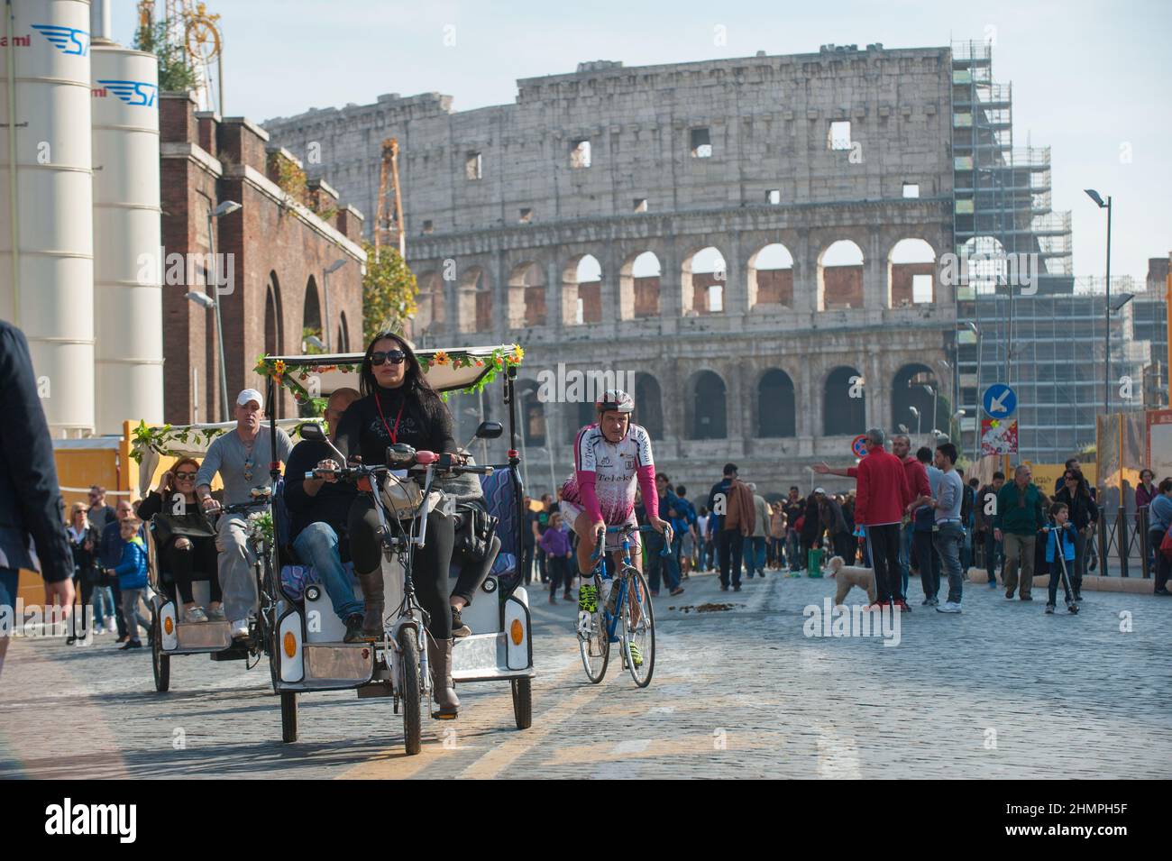 Rome, Italy 15/11/2016: Colosseum amphitheter. Ecological Sunday people ...