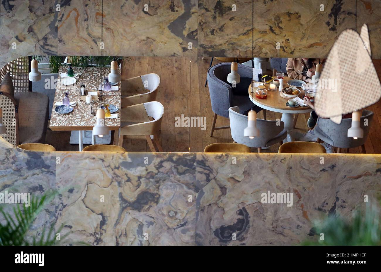 Photo background of reflection in a mirror in a cafe Stock Photo - Alamy