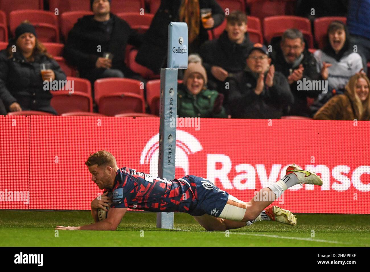 Tom Whiteley of Bristol Bears, goes over for Bristols first try Stock ...