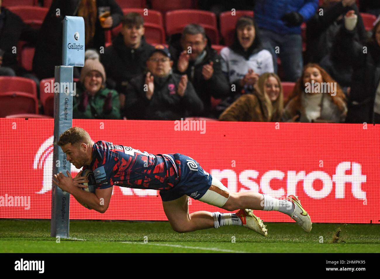Tom Whiteley of Bristol Bears, goes over for Bristols first try Stock ...