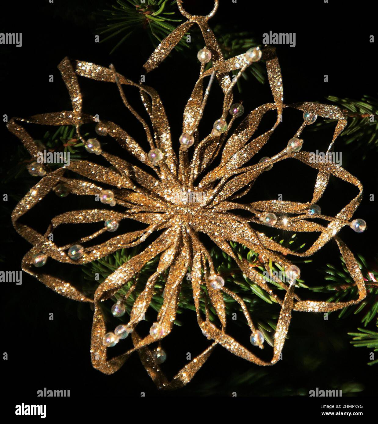 Gold star with pearls hi-res stock photography and images - Alamy