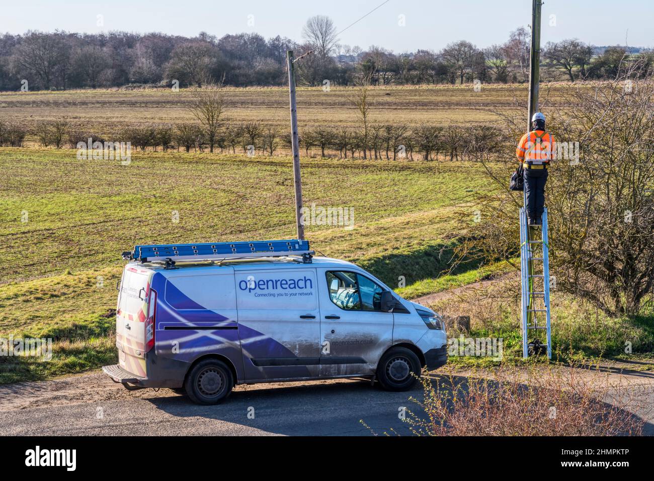 Bt openreach up a pole hi-res stock photography and images - Alamy
