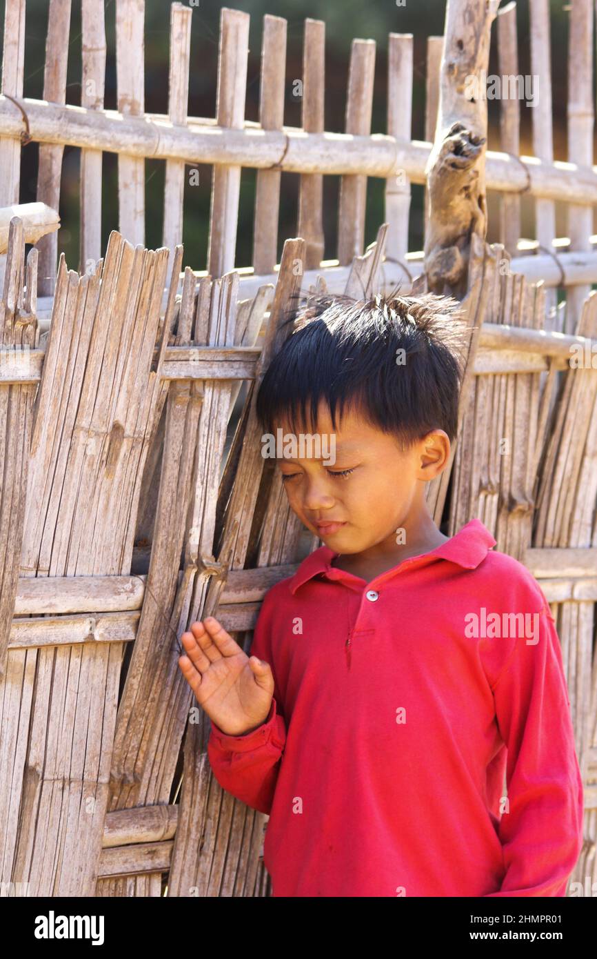 Poor village hi-res stock photography and images - Alamy