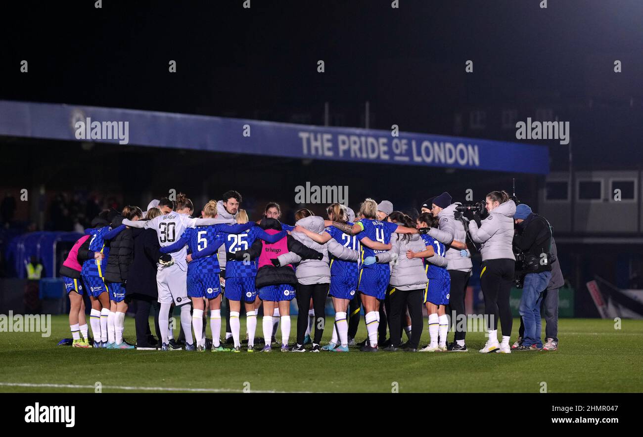 Female soccer team huddle hi-res stock photography and images - Alamy