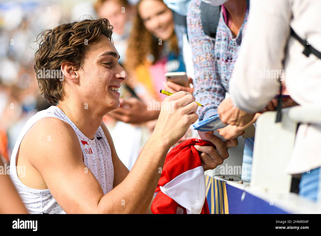 Armand "Mondo" Duplantis (Men's Pole Vault) of Sweden signs autographs ...