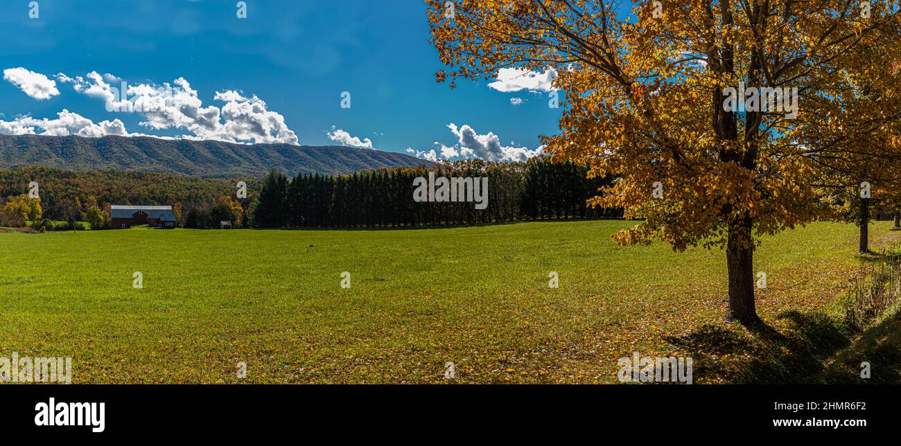 Virginia landscape farm mountains hi-res stock photography and images ...