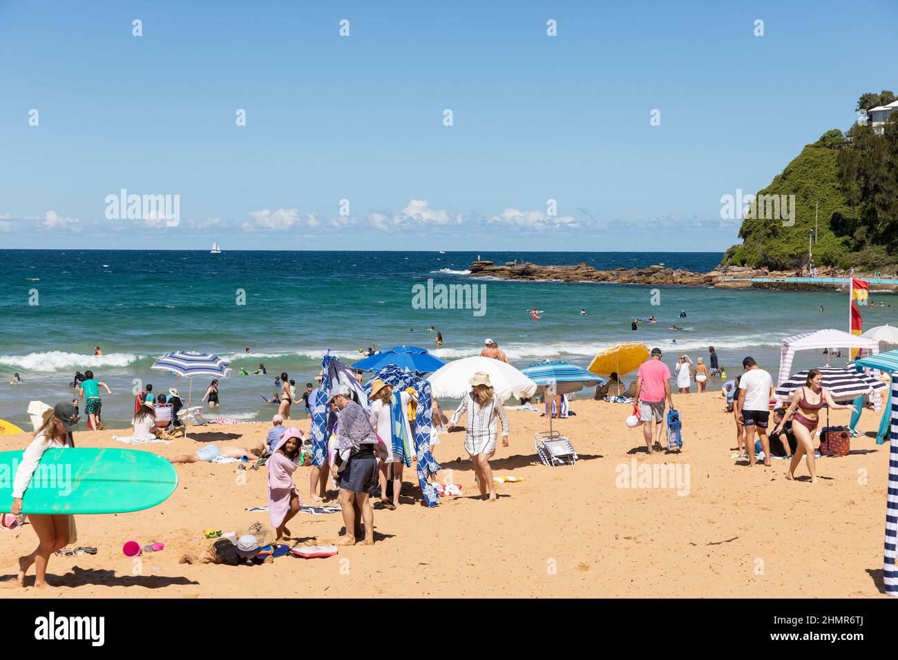 Beachgoers hi-res stock photography and images - Alamy