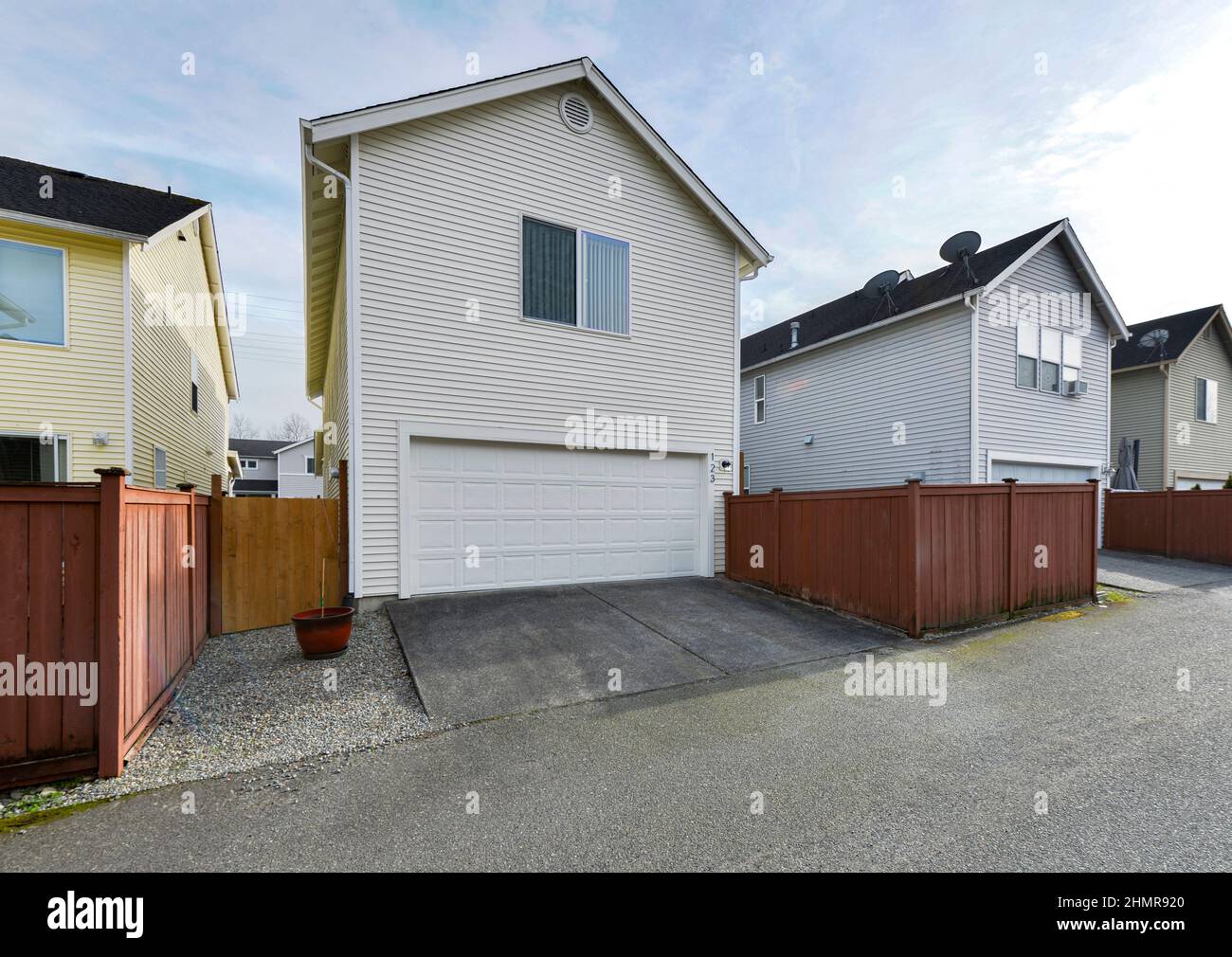Real outdoor outside exterior hi-res stock photography and images - Alamy