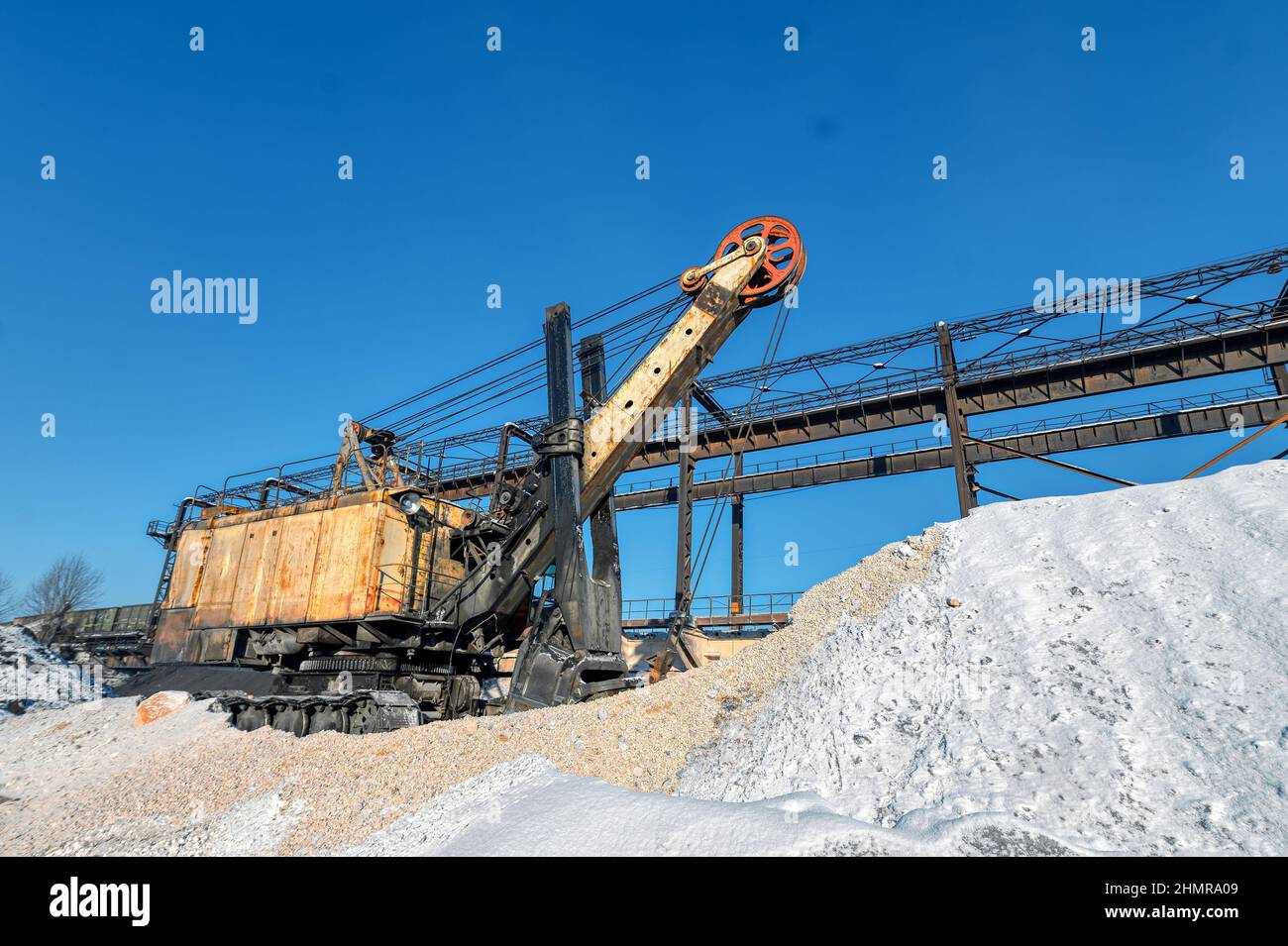 Old rope excavator earthmoving machine Stock Photo - Alamy